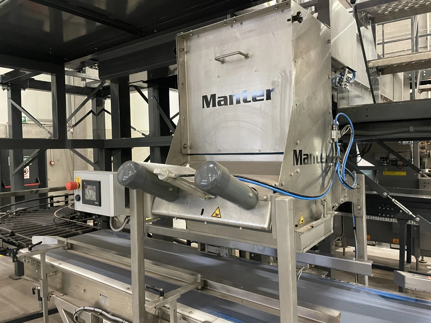 Manter M10 L weighing machine with infeed elevator, buffer box filler ...