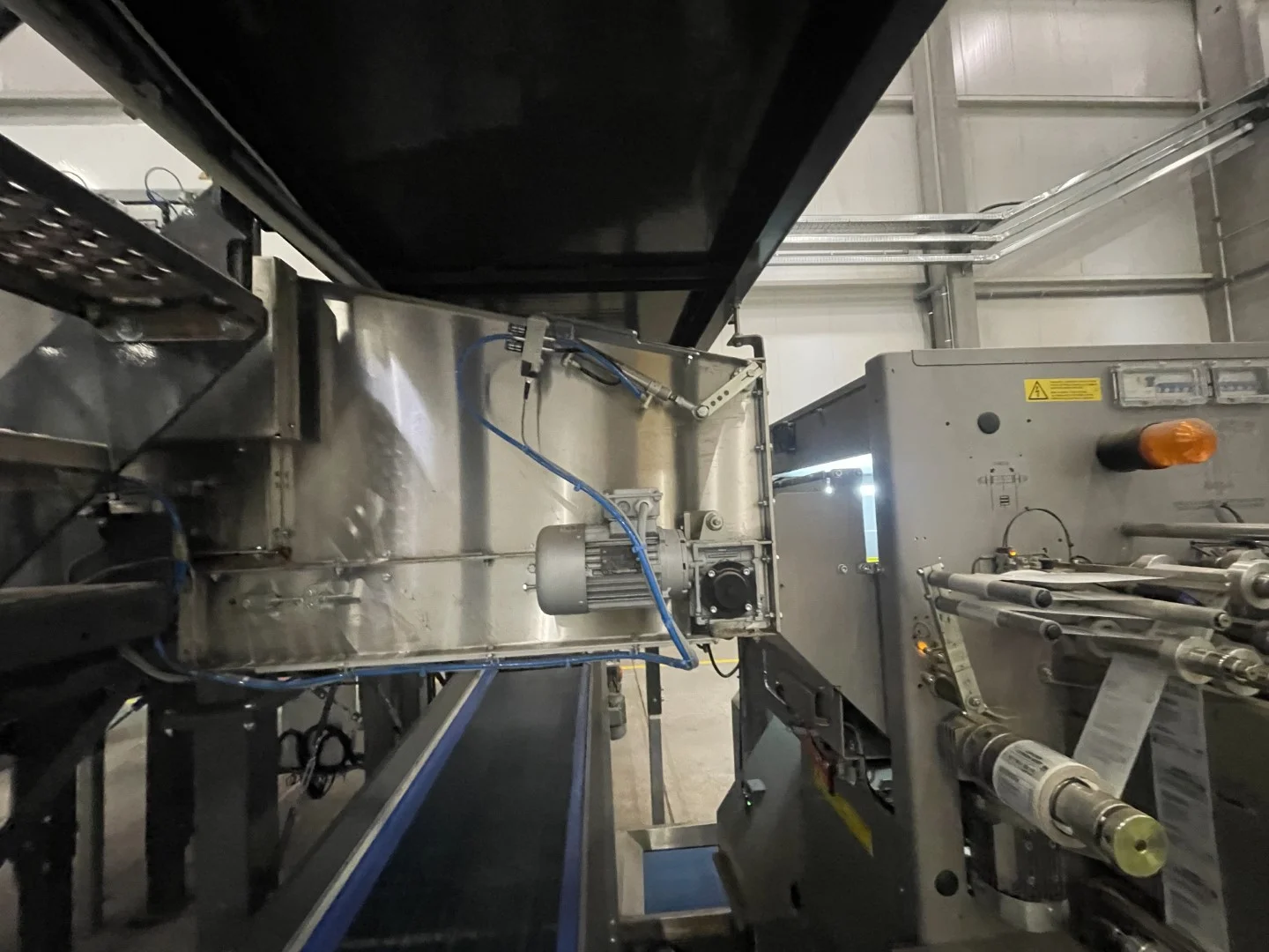 Manter M10 L weighing machine with infeed elevator, buffer box filler ...