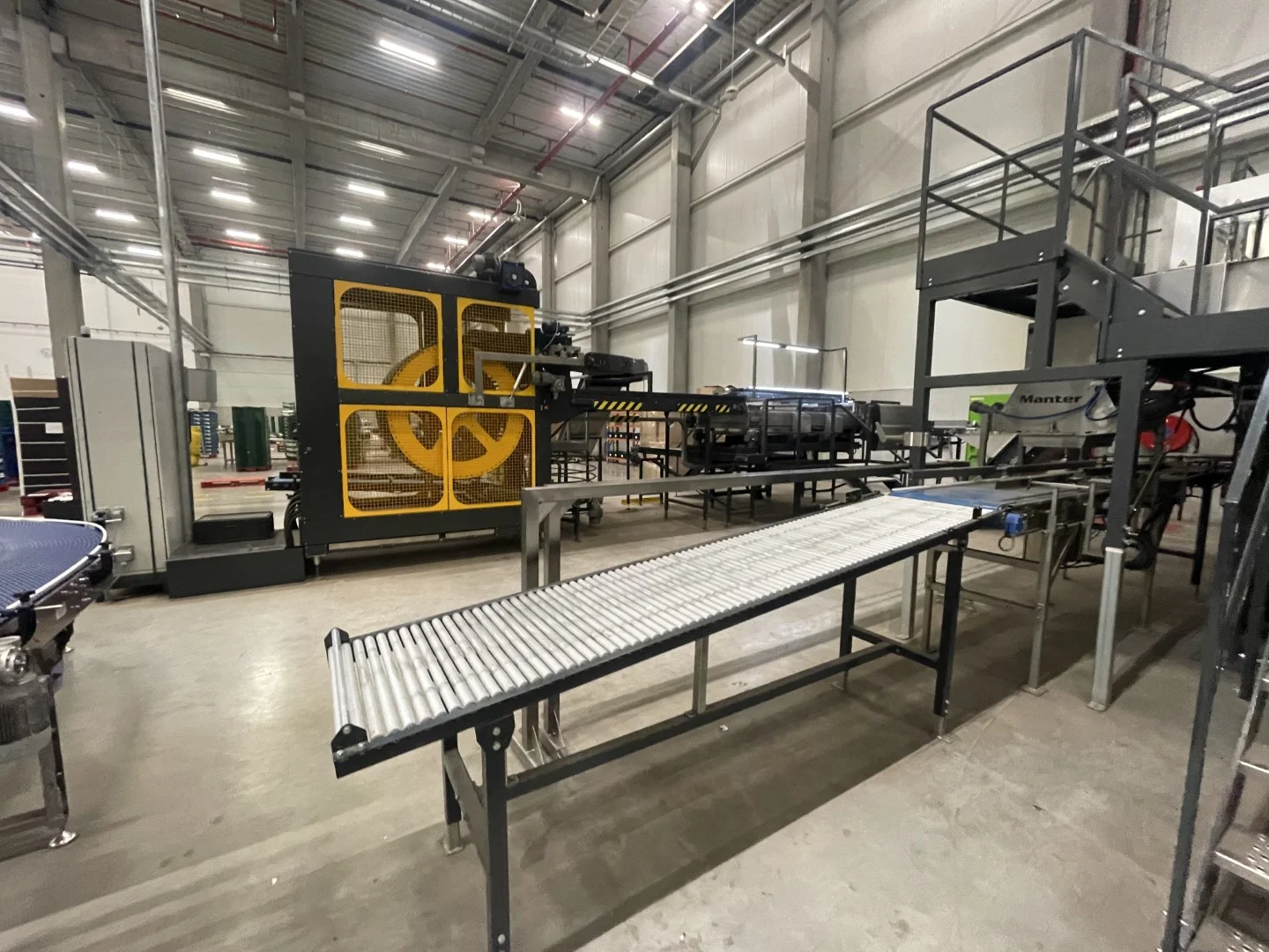 Manter M10 L weighing machine with infeed elevator, buffer box filler ...