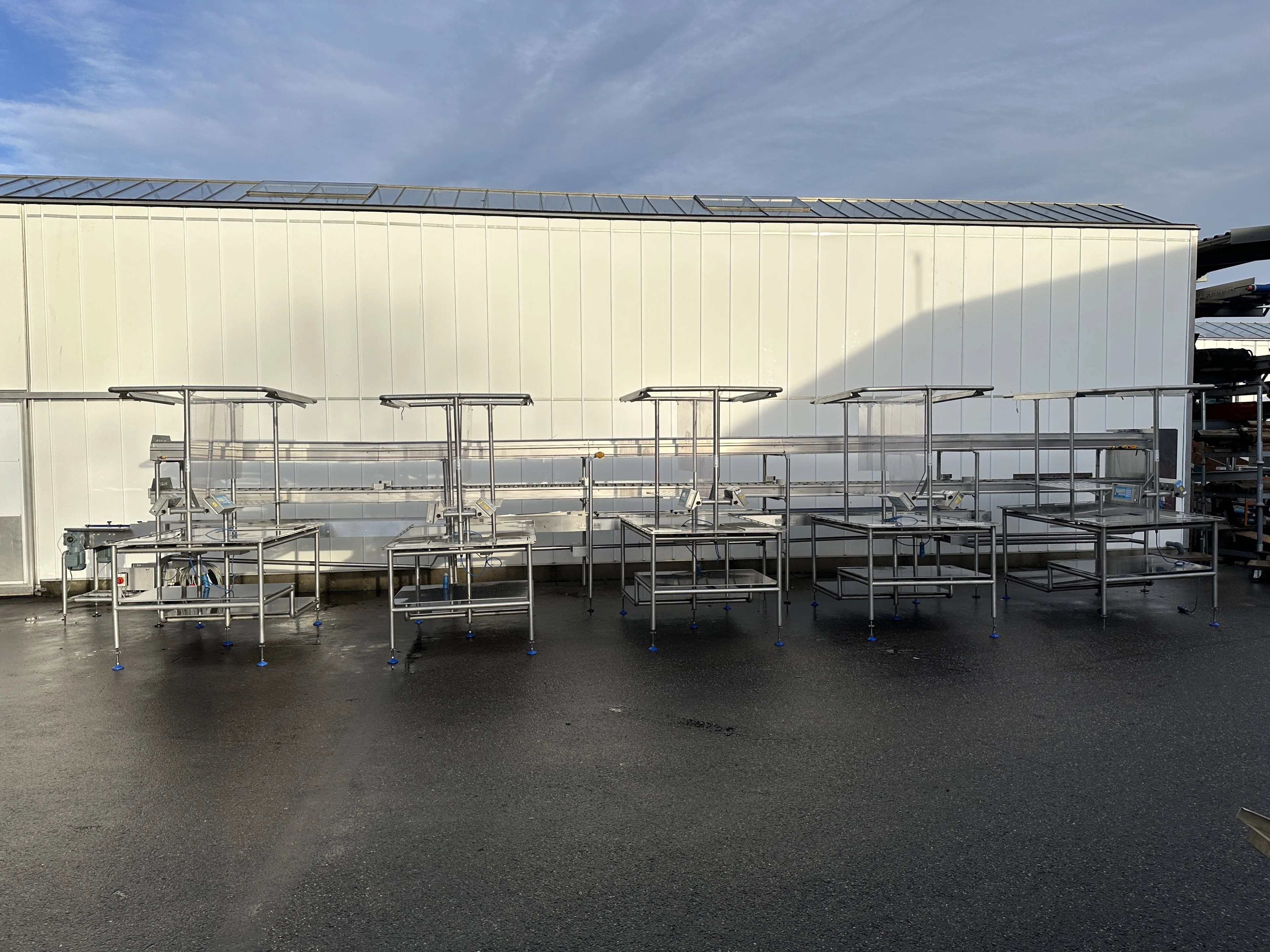 Marco combi conveyor - packing line with 11 Marco work tables with ...