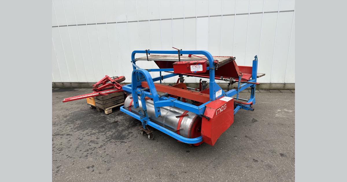 Mas 3 row mulch foil planting machine • Duijndam Machines