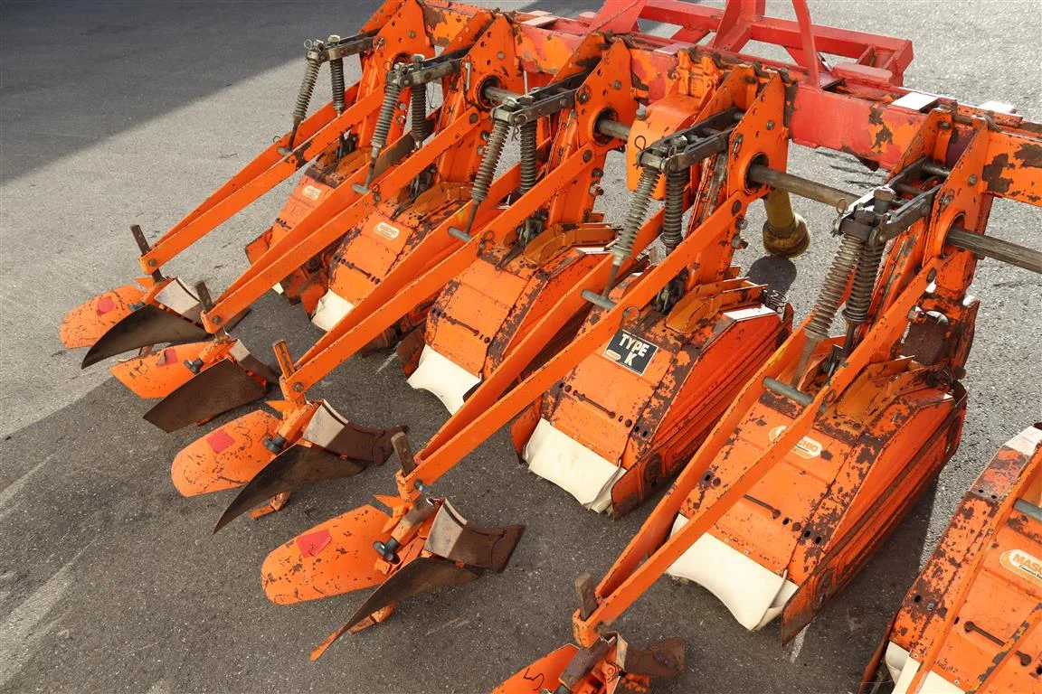 Maschio Inter row cultivator with 7 elements • Duijndam Machines