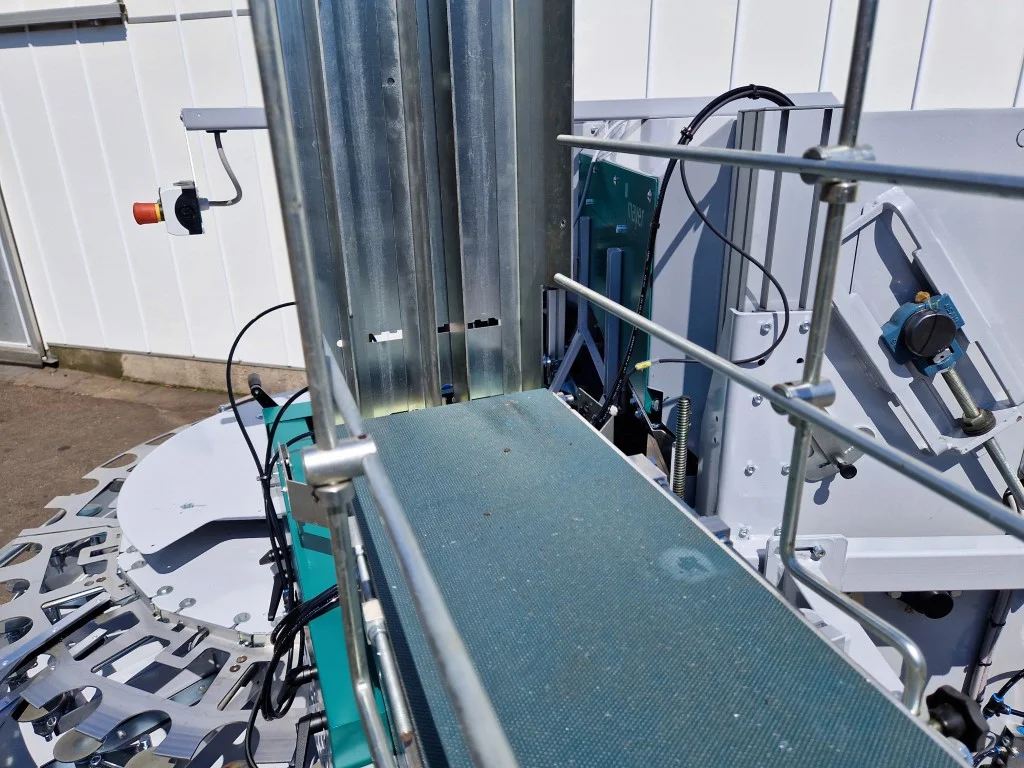 Mayer 2400 potting machine for double pots • Duijndam Machines