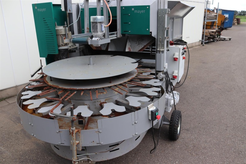 Mayer TM2400 enmacetadora • Duijndam Machines