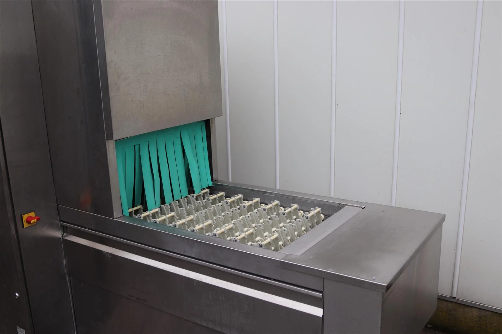 Meiko industrial tray and cratewasher • Duijndam Machines