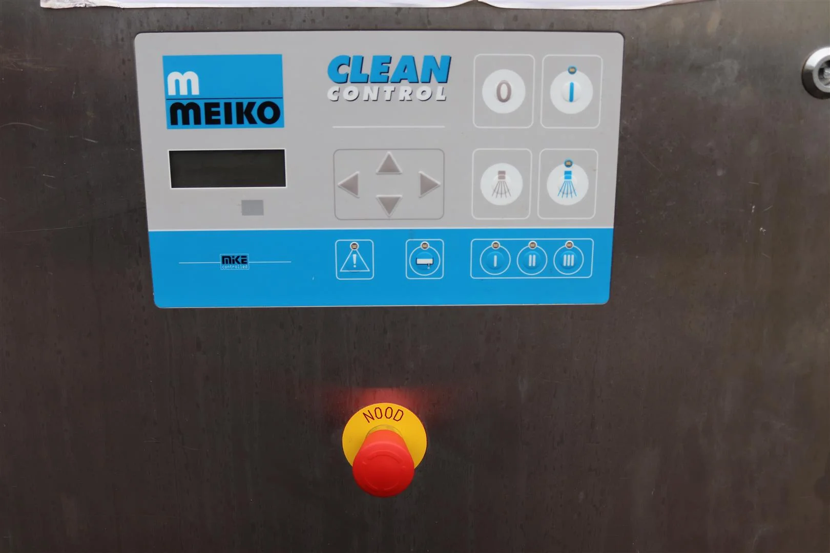 Meiko industrial tray and cratewasher • Duijndam Machines