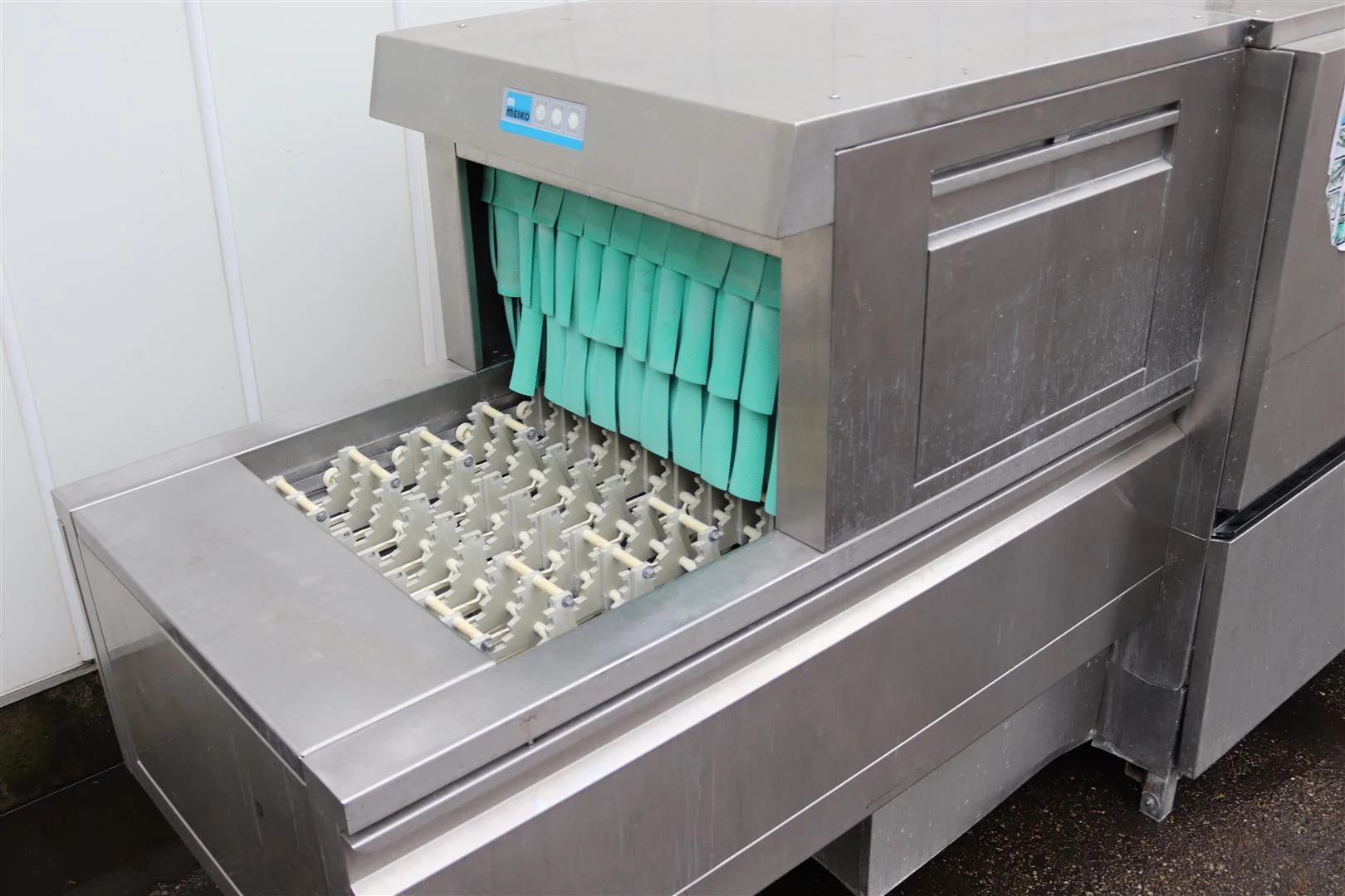 Meiko industrial tray and cratewasher • Duijndam Machines