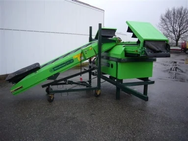 Miedema boxfiller with elevator • Duijndam Machines