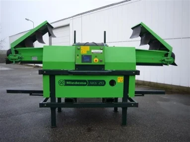 Miedema boxfiller with elevator • Duijndam Machines