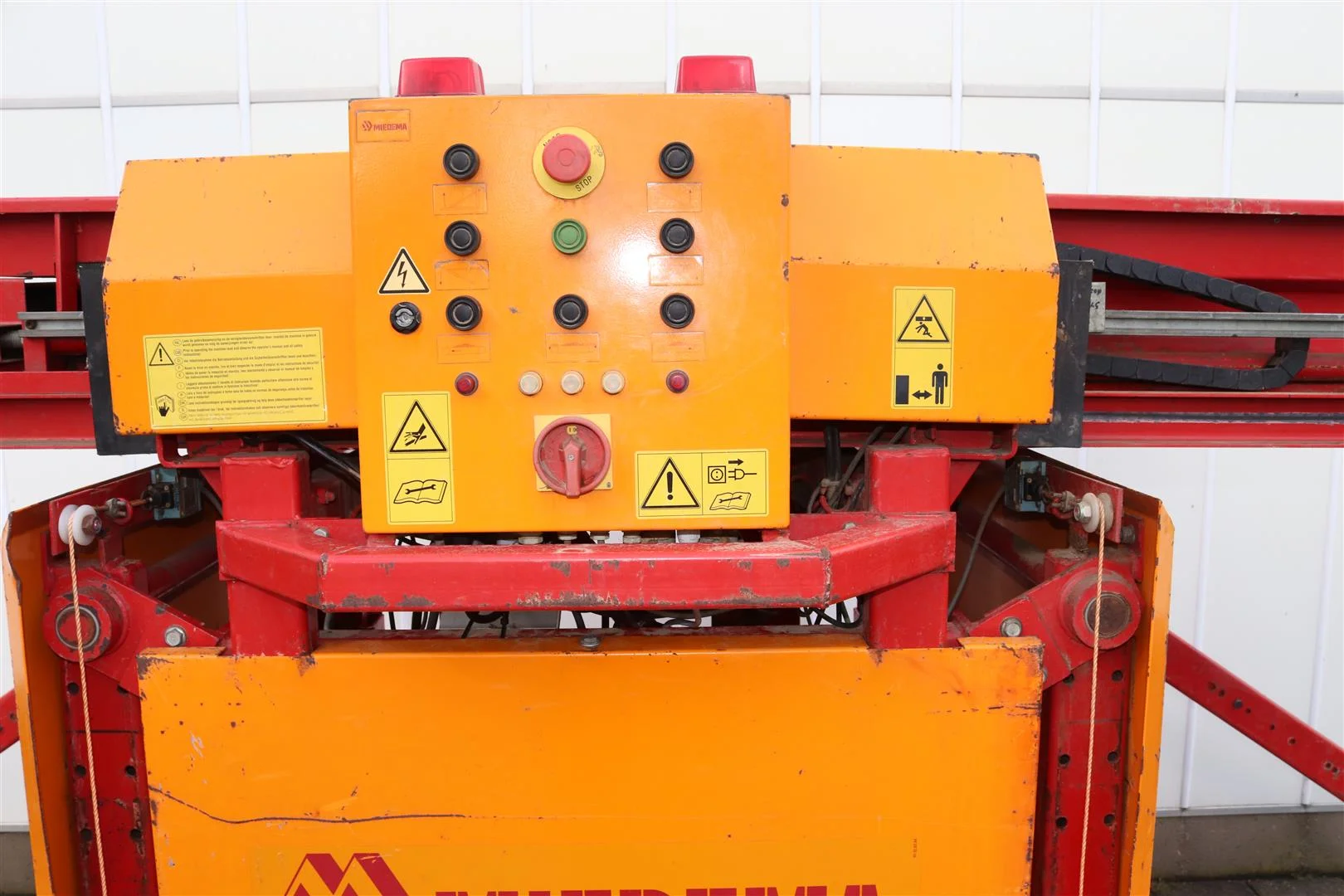 Miedema AKV240/70 box filler • Duijndam Machines