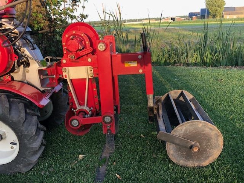 2 wielige Honda Mio G200 trekker met schoffelbalk met excentriek ...
