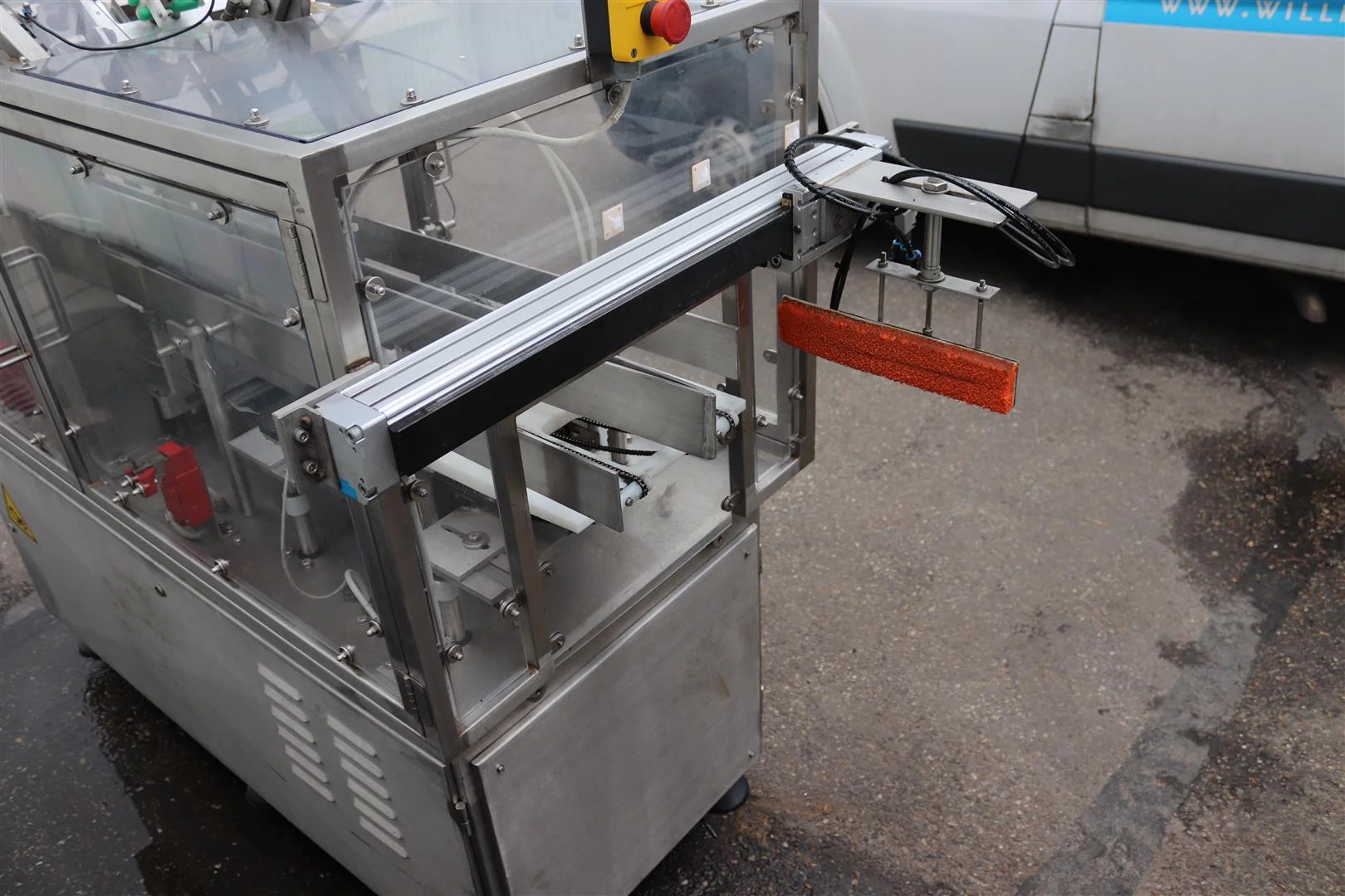 G.Mondini snap on lid machine • Duijndam Machines