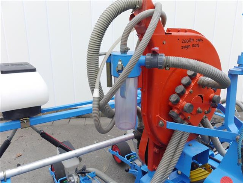 Monosem MS semoir pour les oignons et les carottes • Duijndam Machines