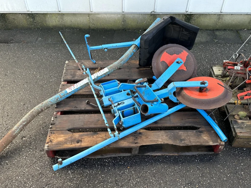 Monosem interrow cultivator for Front of the tractor • Duijndam Machines