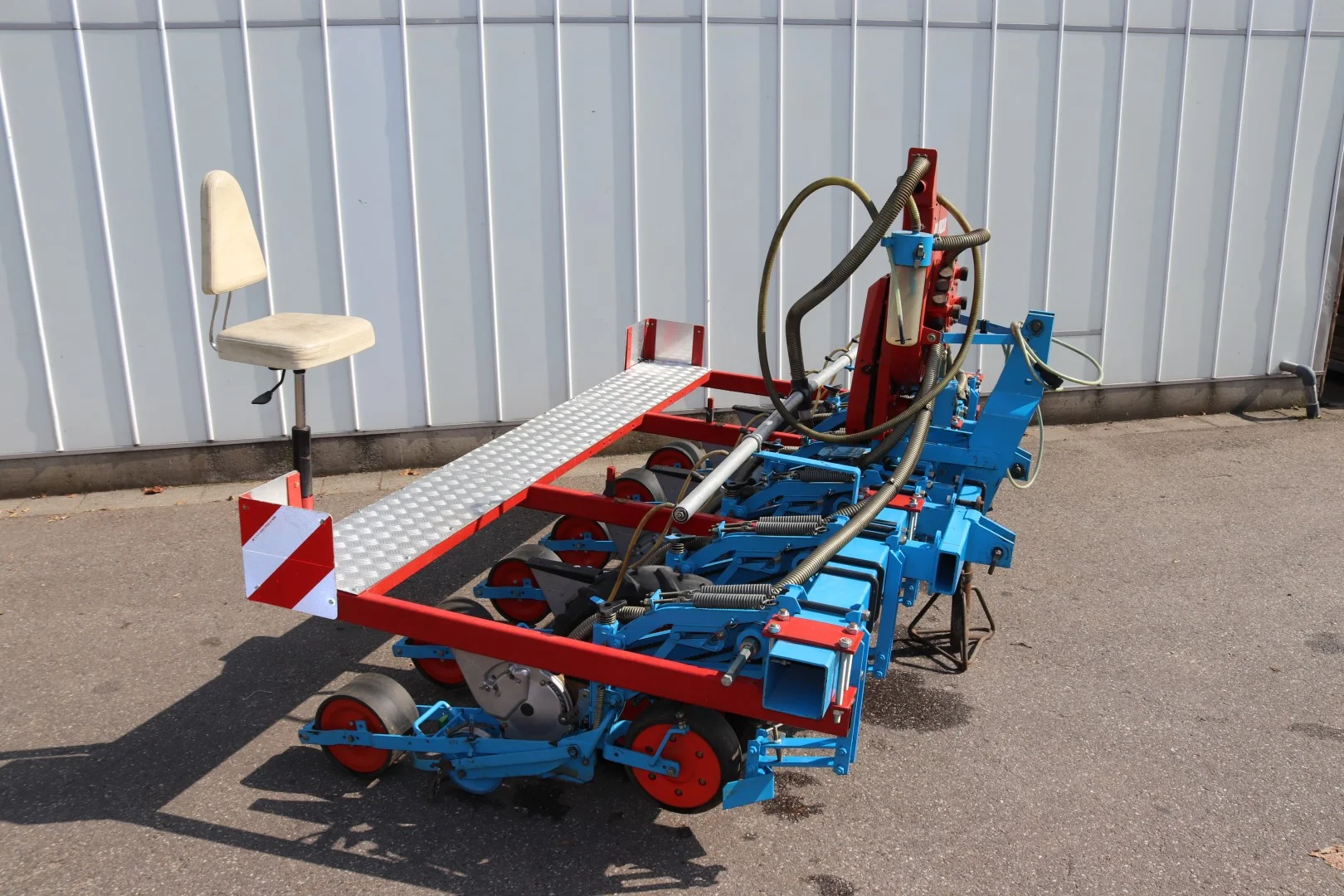Monosem pneumatic sowing machine 6 rows • Duijndam Machines