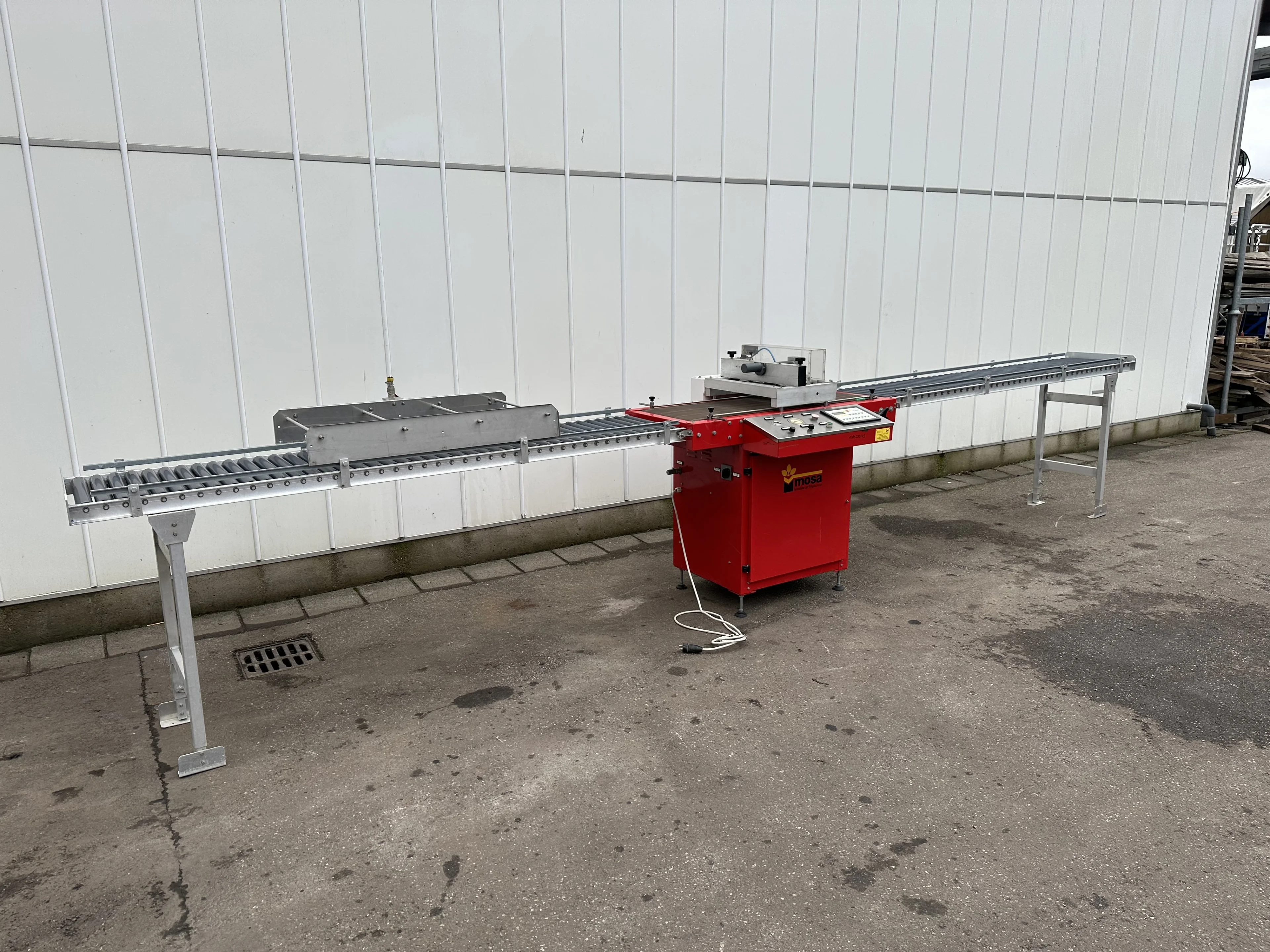 Mosa seeding line for trays with roller conveyor • Duijndam Machines
