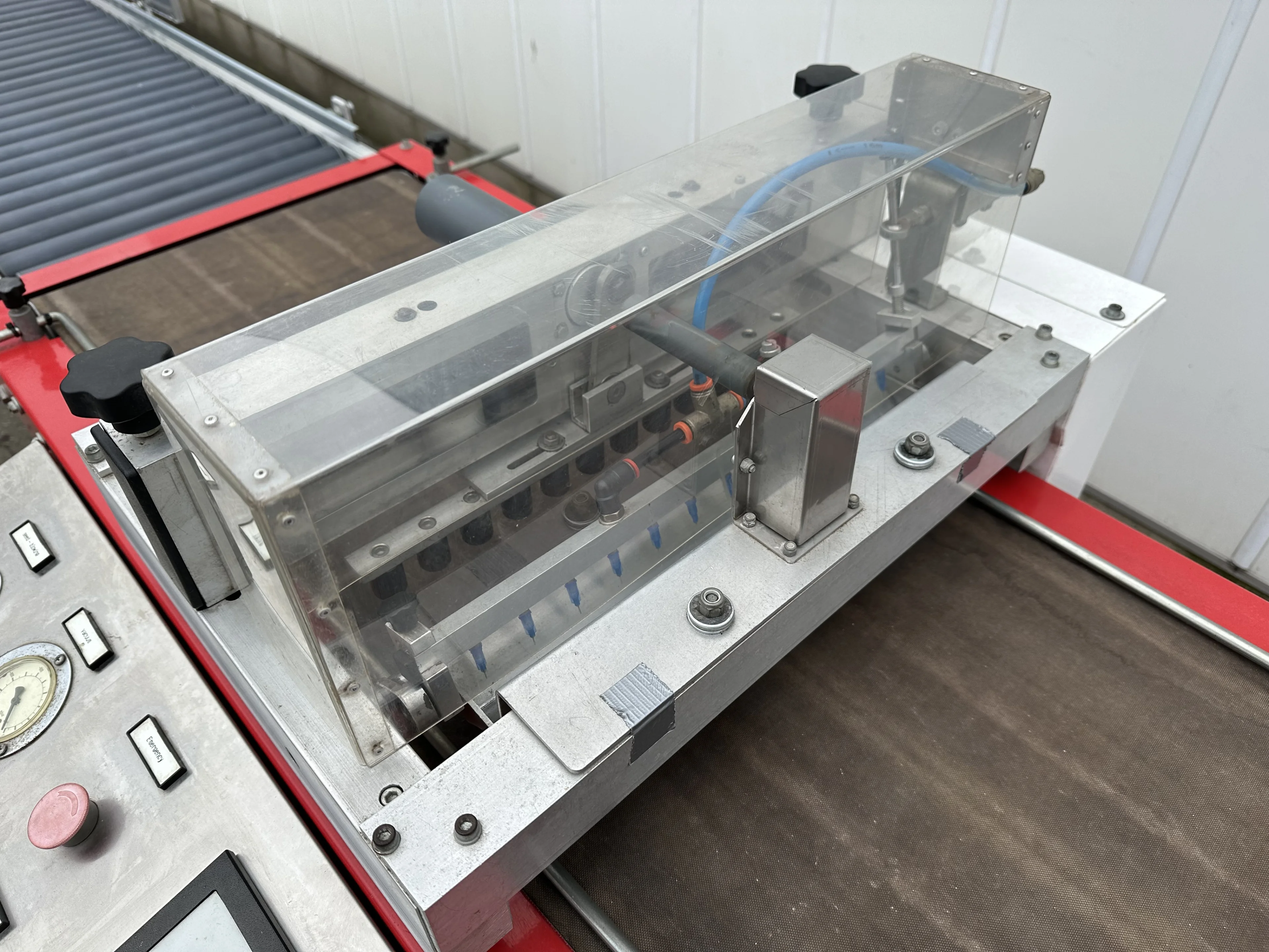 Mosa seeding line for trays with roller conveyor • Duijndam Machines