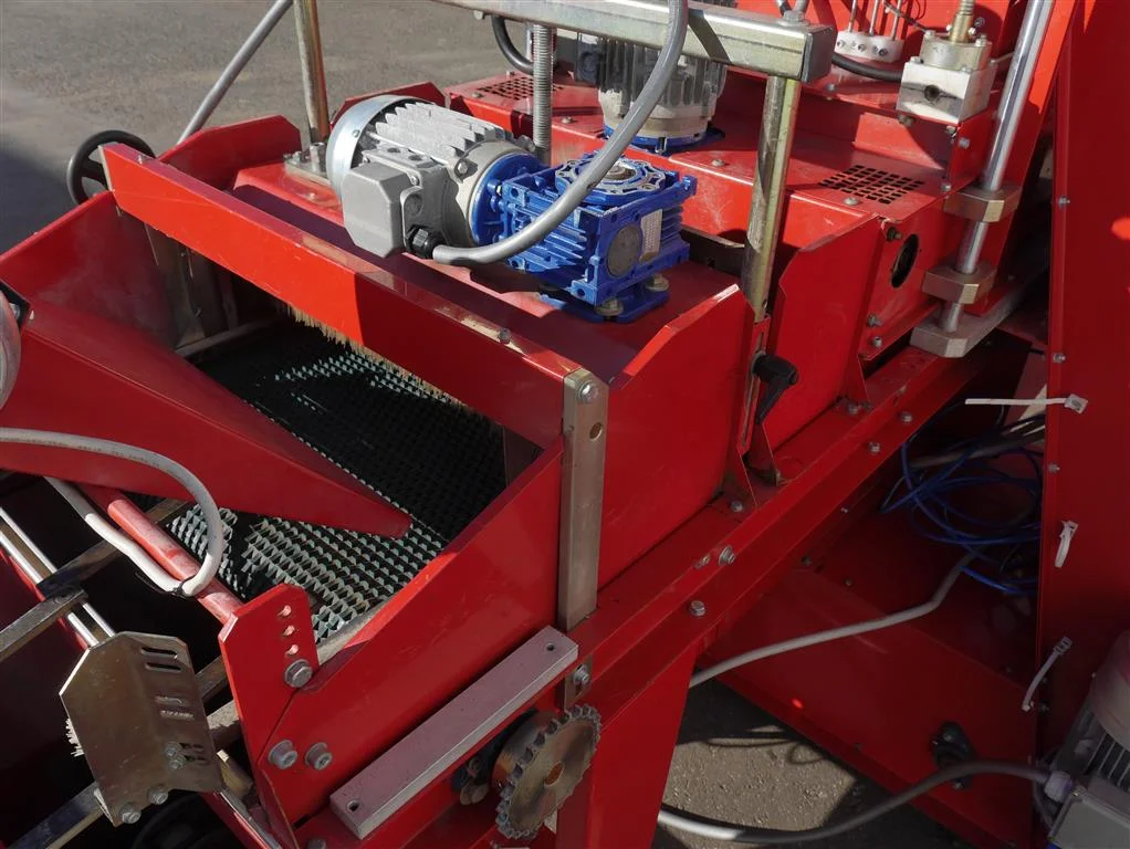 Mosa tray filling machine • Duijndam Machines