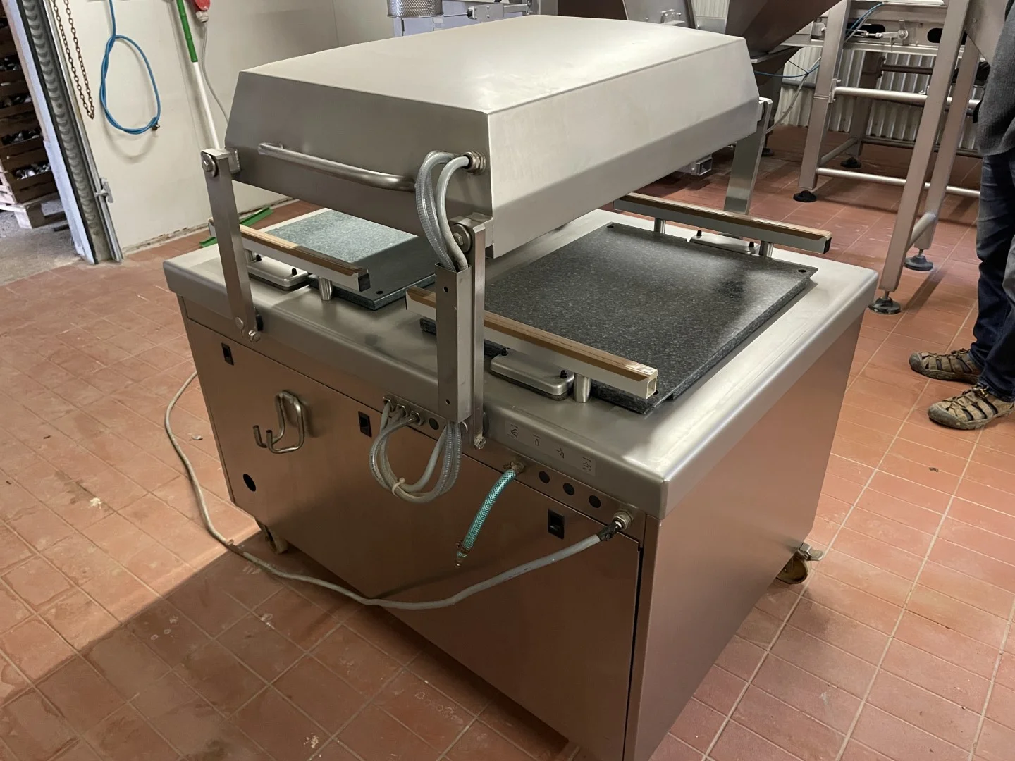Multivac C 450 Semi-automatic packing vacuum machine • Duijndam Machines
