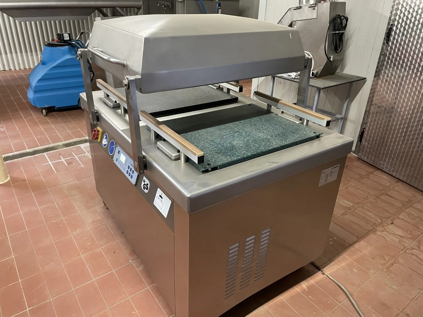 Multivac C 450 Semi-automatic packing vacuum machine • Duijndam Machines
