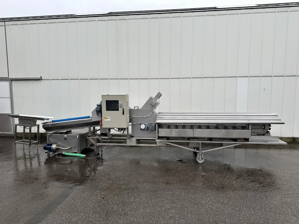 Neubauer S20 asparagus sorting machine • Duijndam Machines