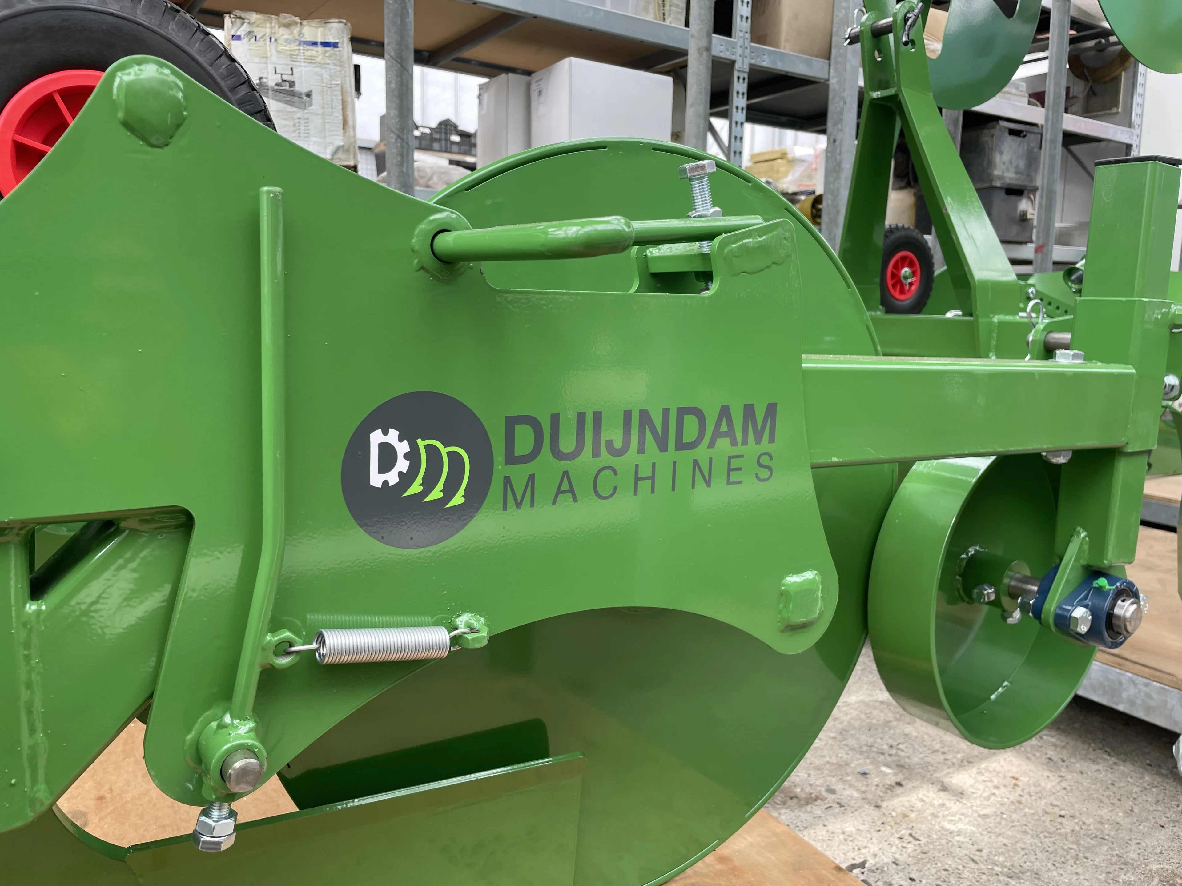 Guiding plates for ridges(attachment for foil layer) • Duijndam Machines