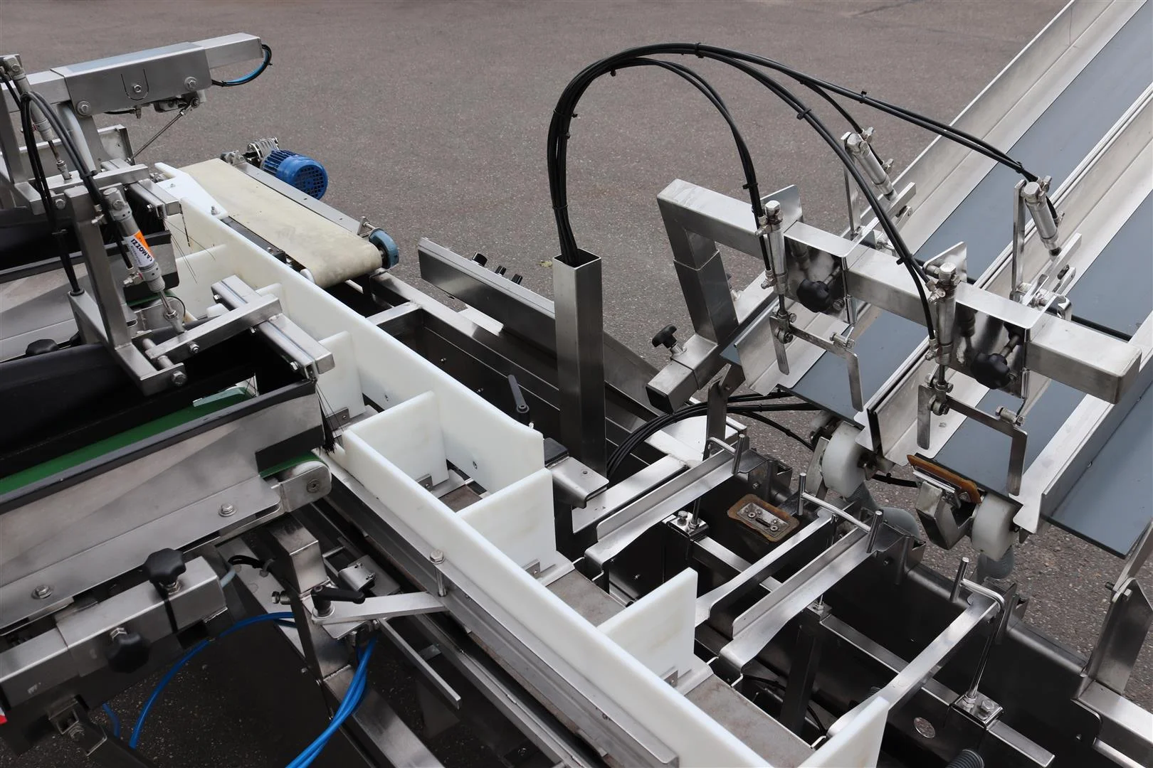 Newtec 2009A multihead weighing machine with NBM61A punnet filling ...