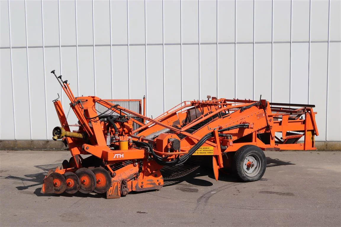 Nobels windrower digger for beds 120 cm • Duijndam Machines