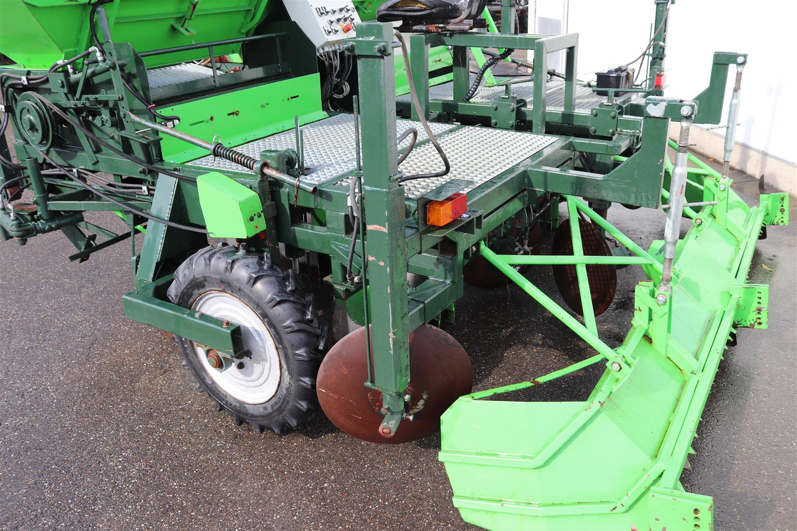 Nobels planting machine 300 cm 10 rows for onions and bulbs • Duijndam ...