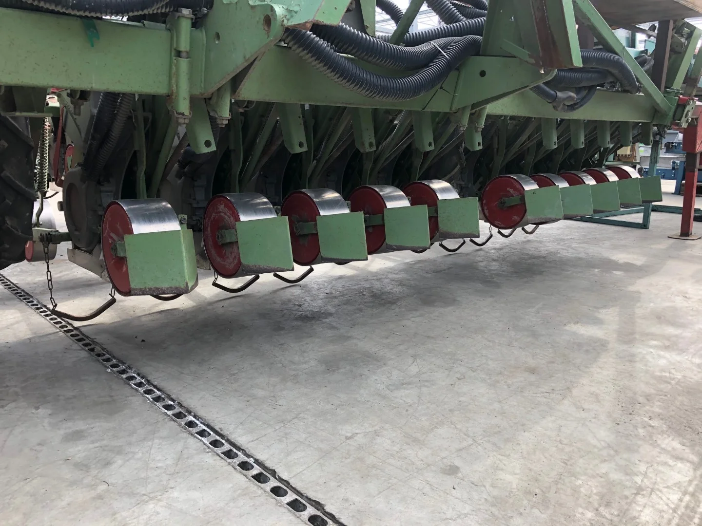Nodet pneumatische zaaimachine met 15 rijen • Duijndam Machines