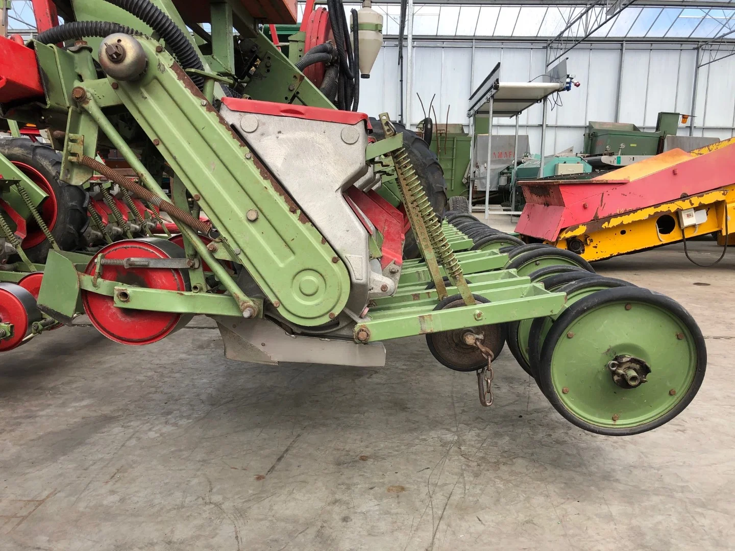 Nodet pneumatische zaaimachine met 12 rijen • Duijndam Machines