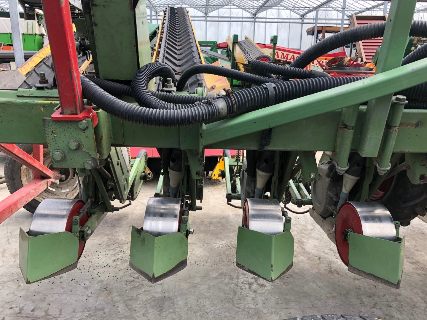 Nodet pneumatic sowing machine 12 rows • Duijndam Machines