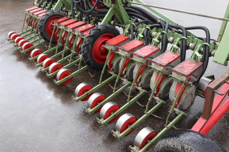 Nodet semoir pneumatique 15 rangées • Duijndam Machines