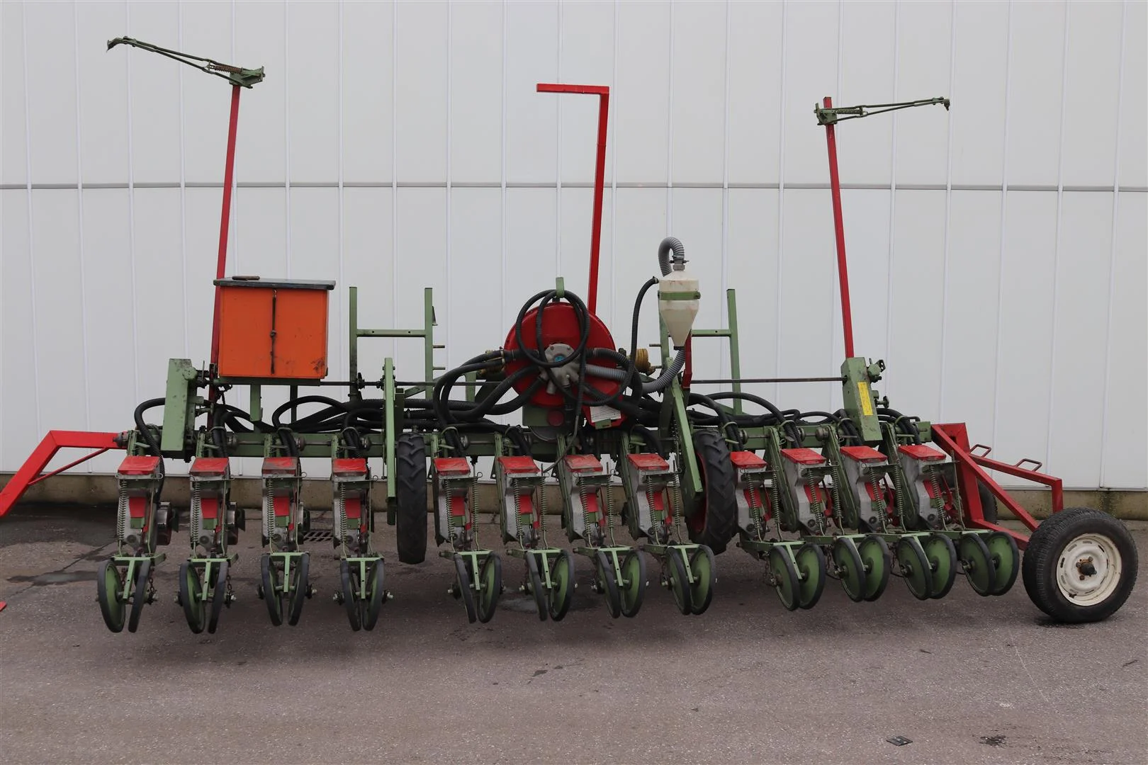 Nodet pneumatische zaaimachine met 12 rijen • Duijndam Machines