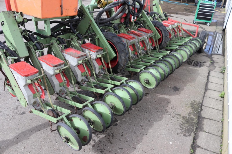 Nodet Einzelkornsämaschine 12 Reihen • Duijndam Machines