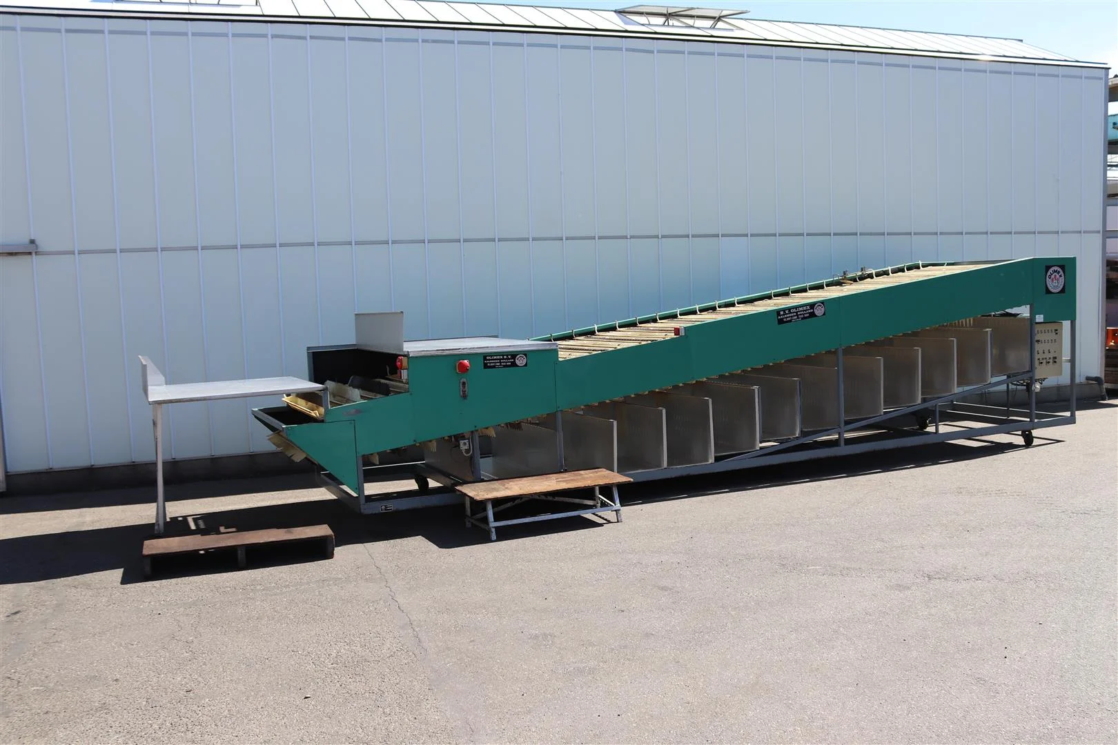 Olimex STD12 length sorting machine with 12 exits • Duijndam Machines