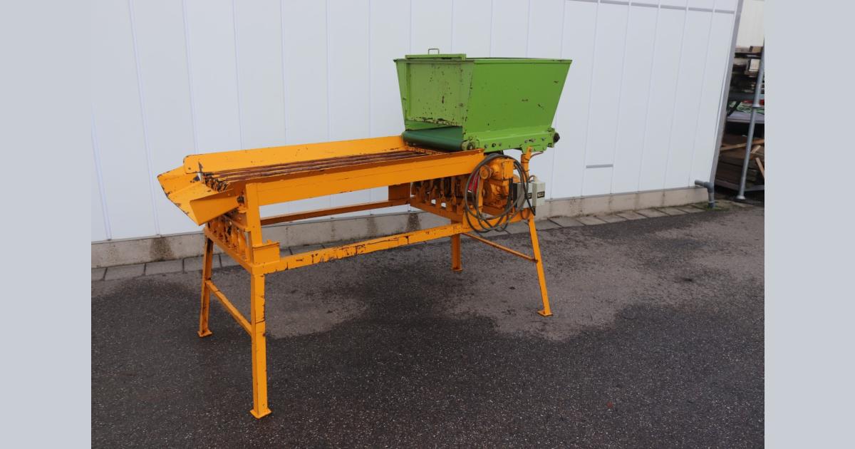 Onion topper with 12 rollers • Duijndam Machines