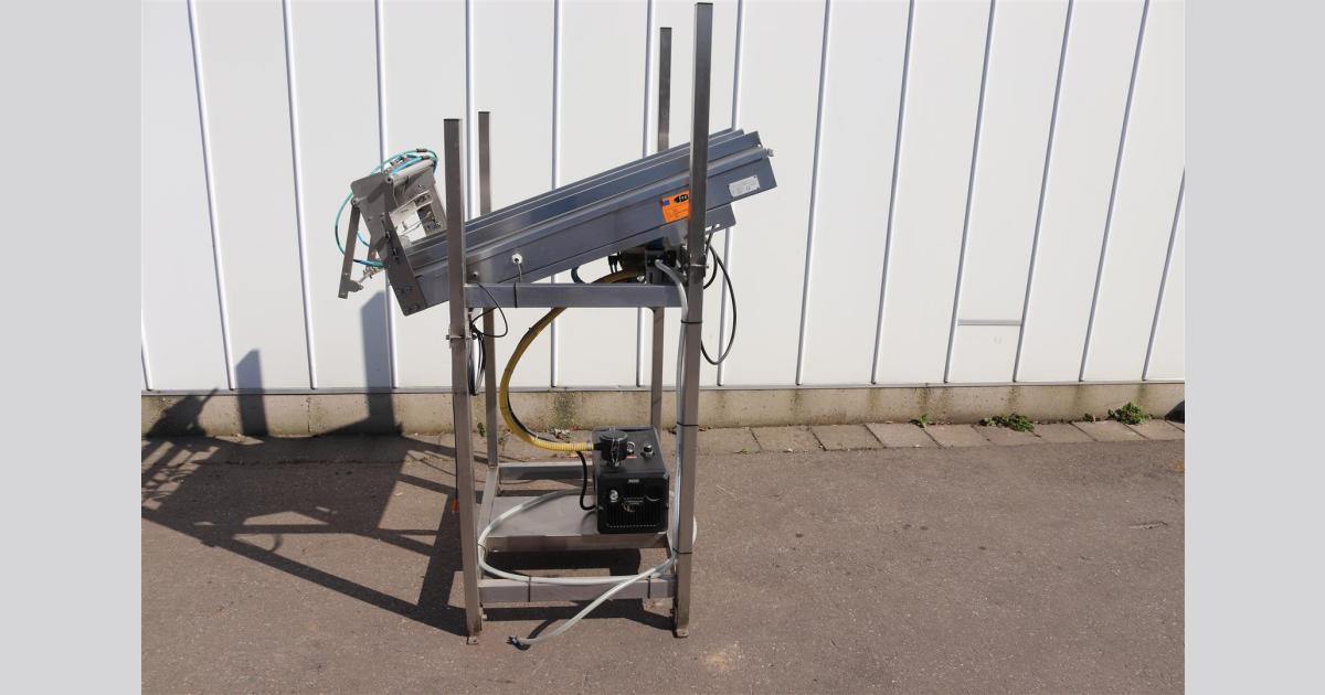 Dörr pneumatic dispenser with build in vacuumpump • Duijndam Machines