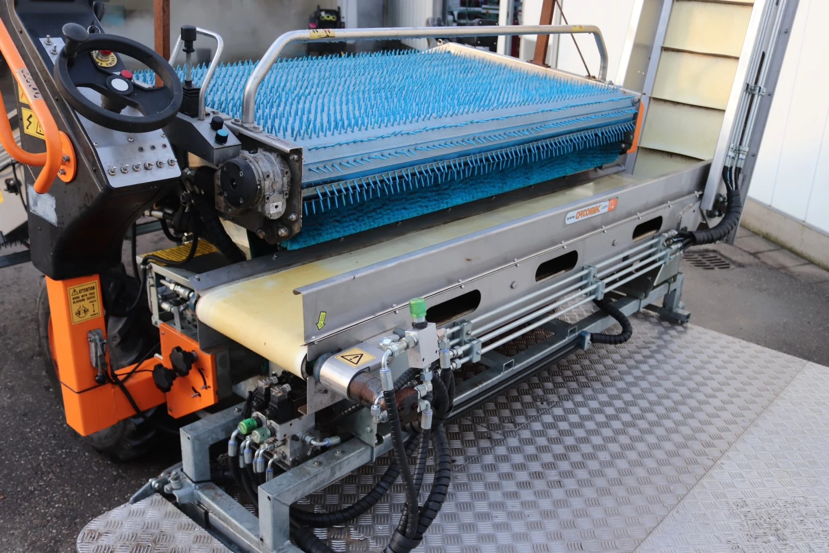 Ortomec self-propelled harvester crawler for harvesting of various leaf ...