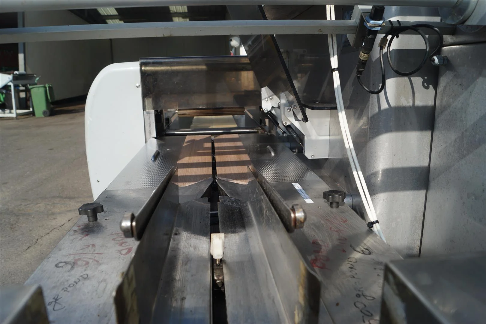 Record Panda E flowpack machine with infeed system • Duijndam Machines