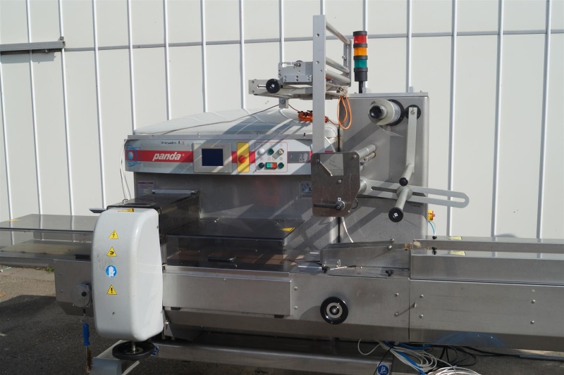 Record Panda E flowpack machine with infeed system • Duijndam Machines