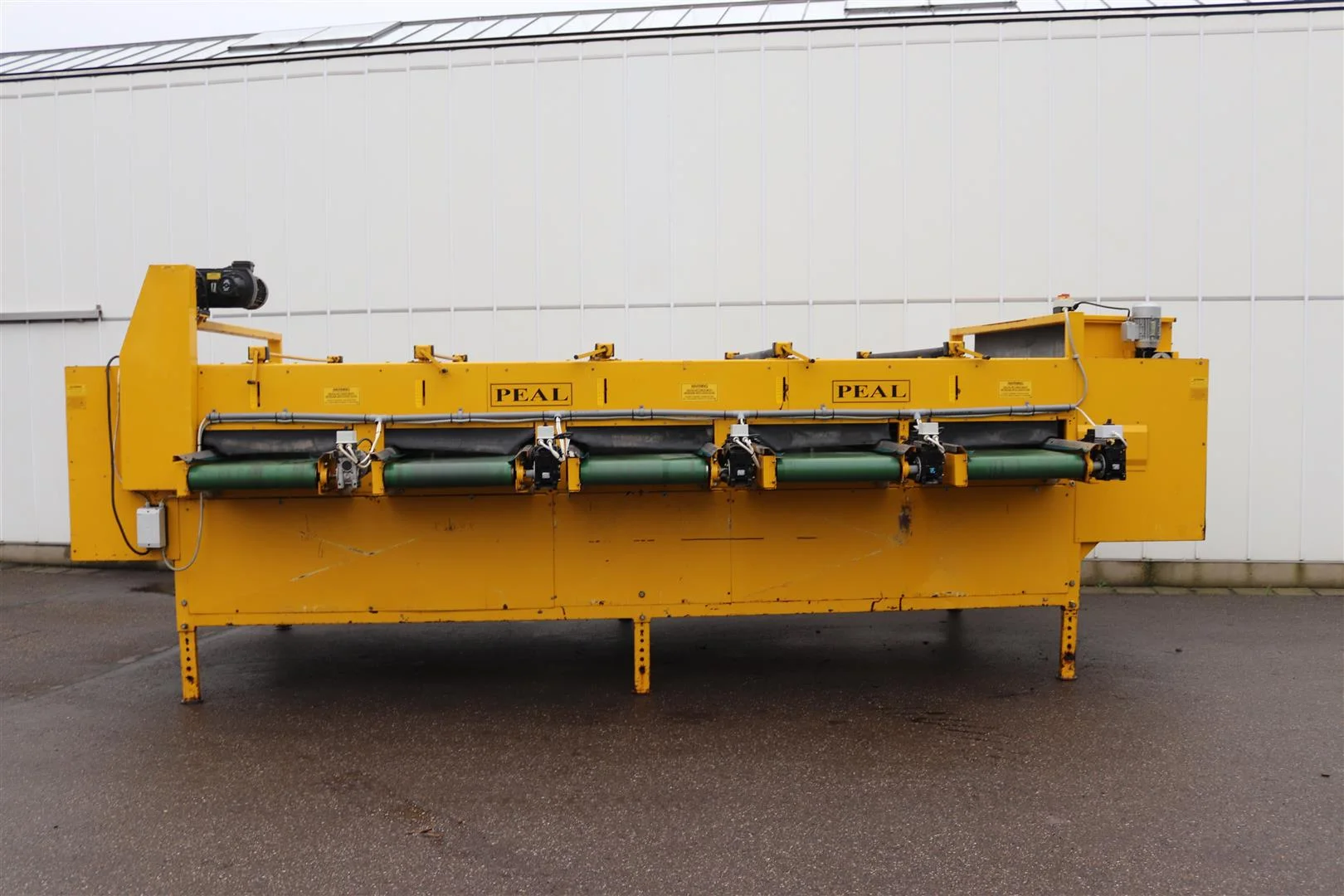 Tong-Peal radial roller grader with 5 conveyors • Duijndam Machines