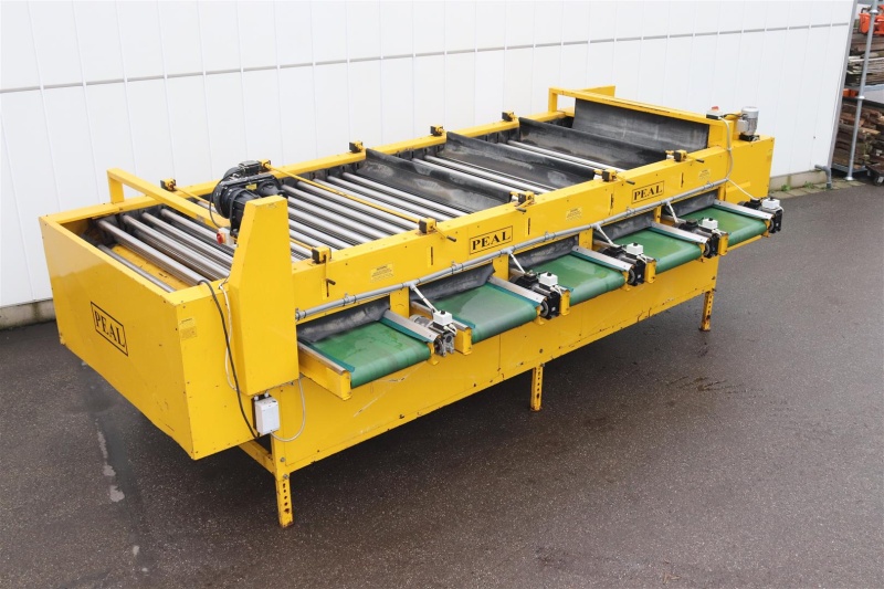 Tong-Peal radial roller grader with 5 conveyors • Duijndam Machines