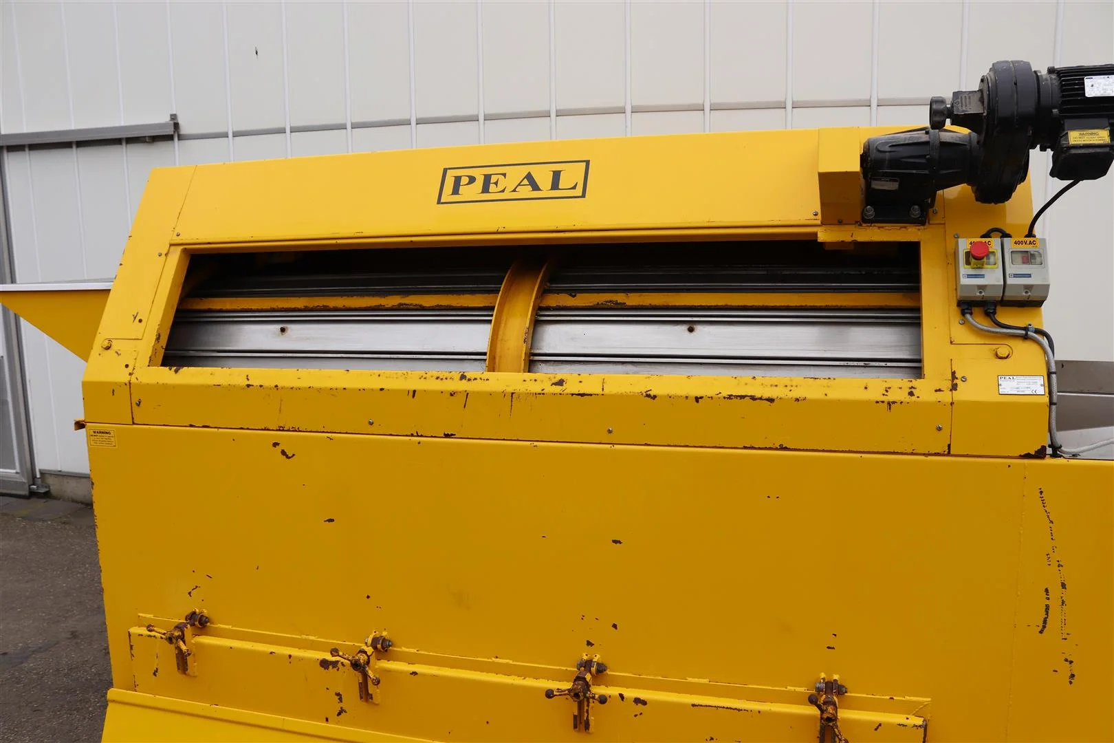 Peal barrel washer with chain conveyor • Duijndam Machines