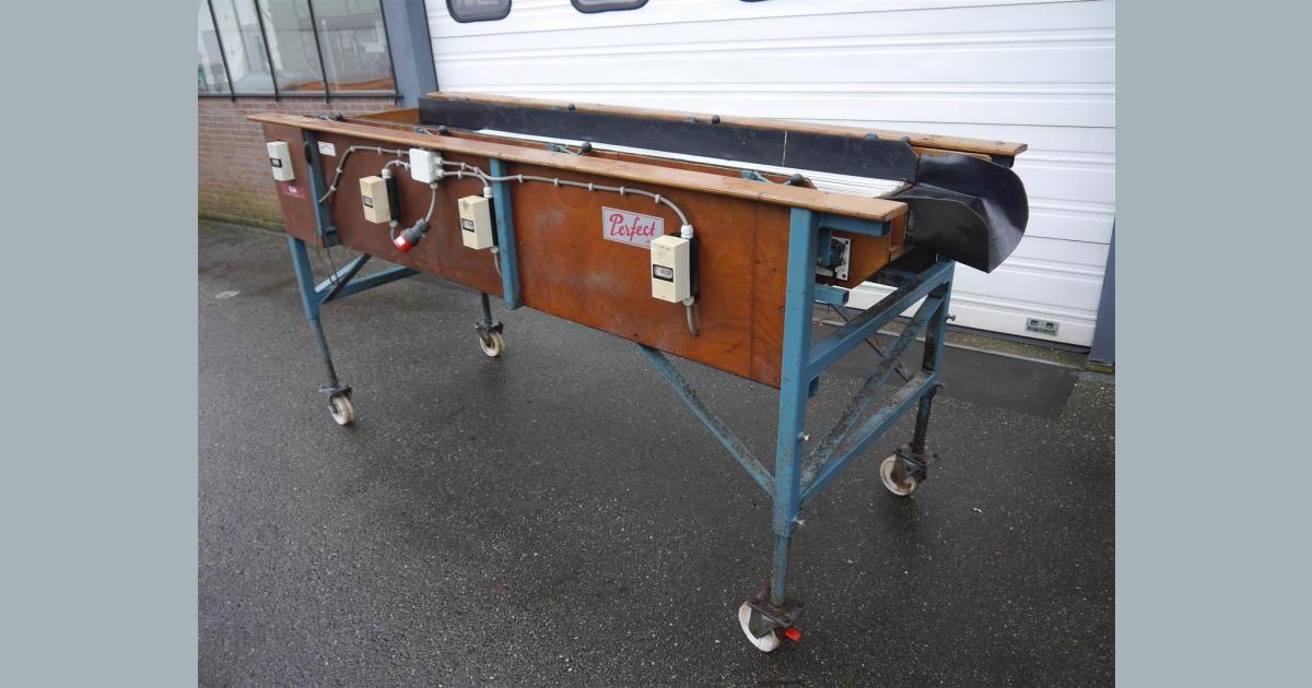 Perfect vibrating screen Topper with 3 knives • Duijndam Machines