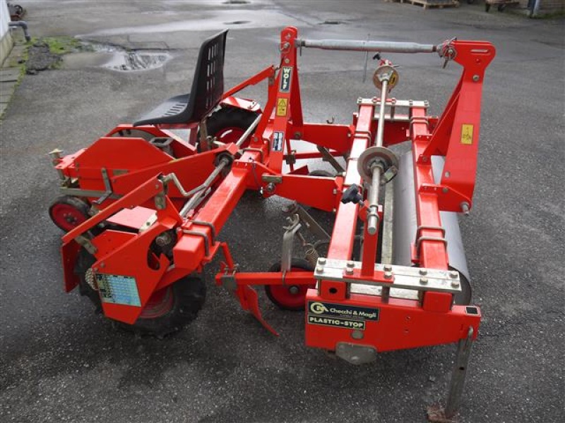 Checchi & Magli wolf plantmachine in folie • Duijndam Machines