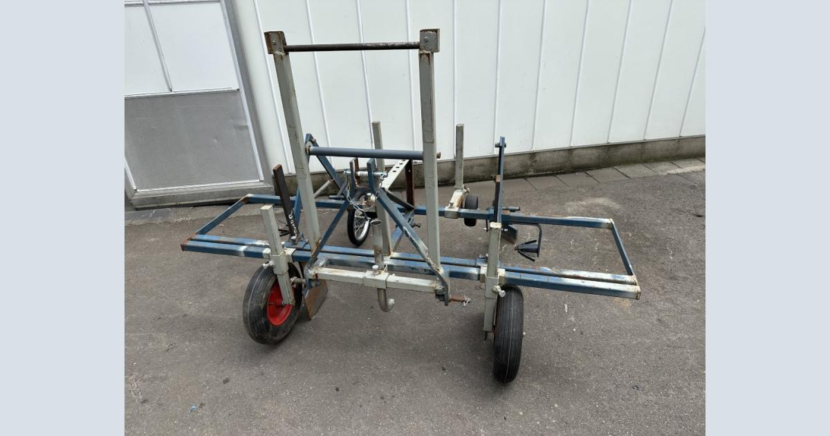 Plastic layer machine for depositing plastic over seed beds • Duijndam ...