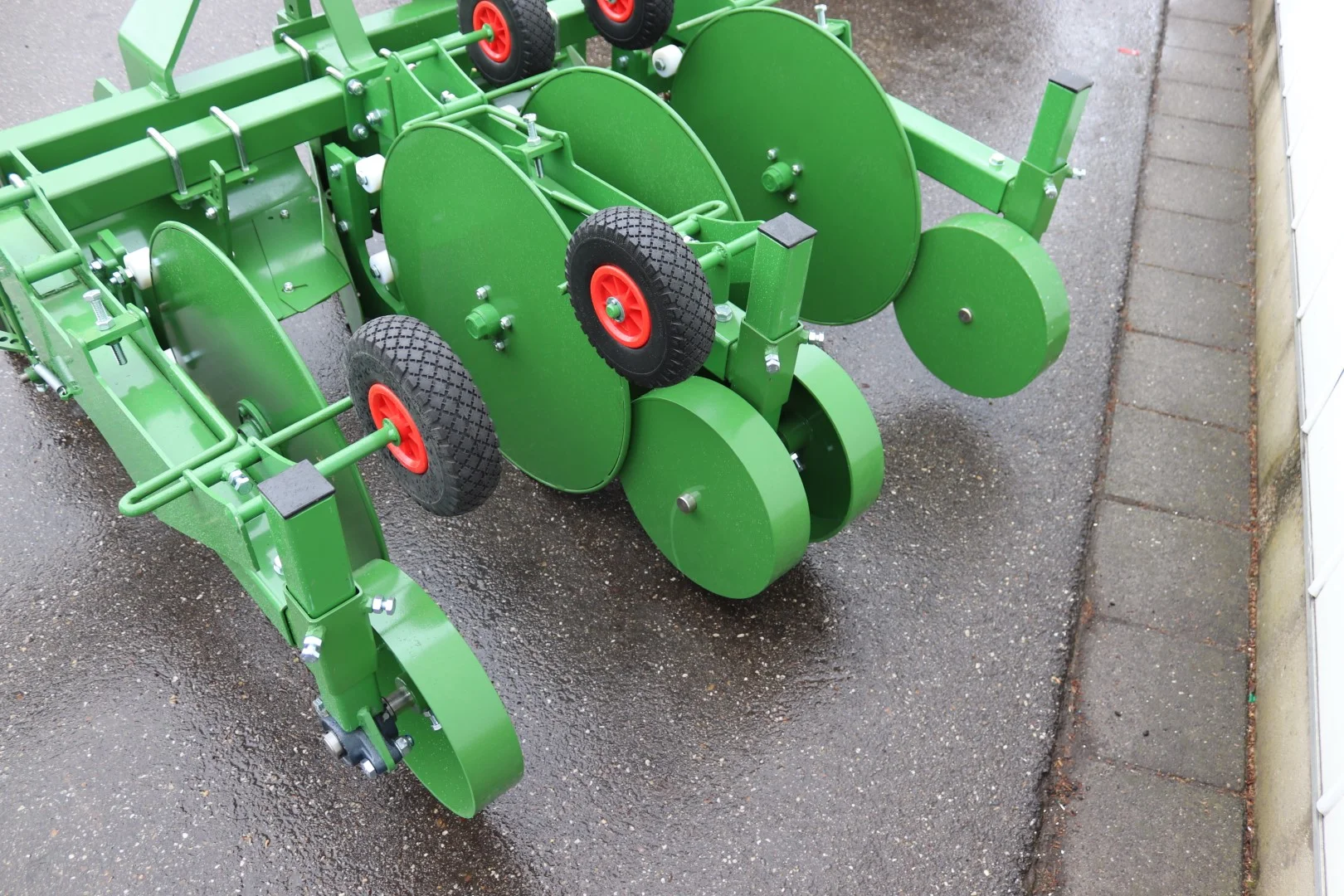 1 rijer plastic mulch laying machine • Duijndam Machines
