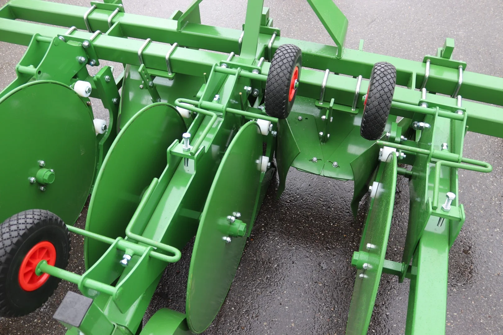 1 rijer plastic mulch laying machine • Duijndam Machines