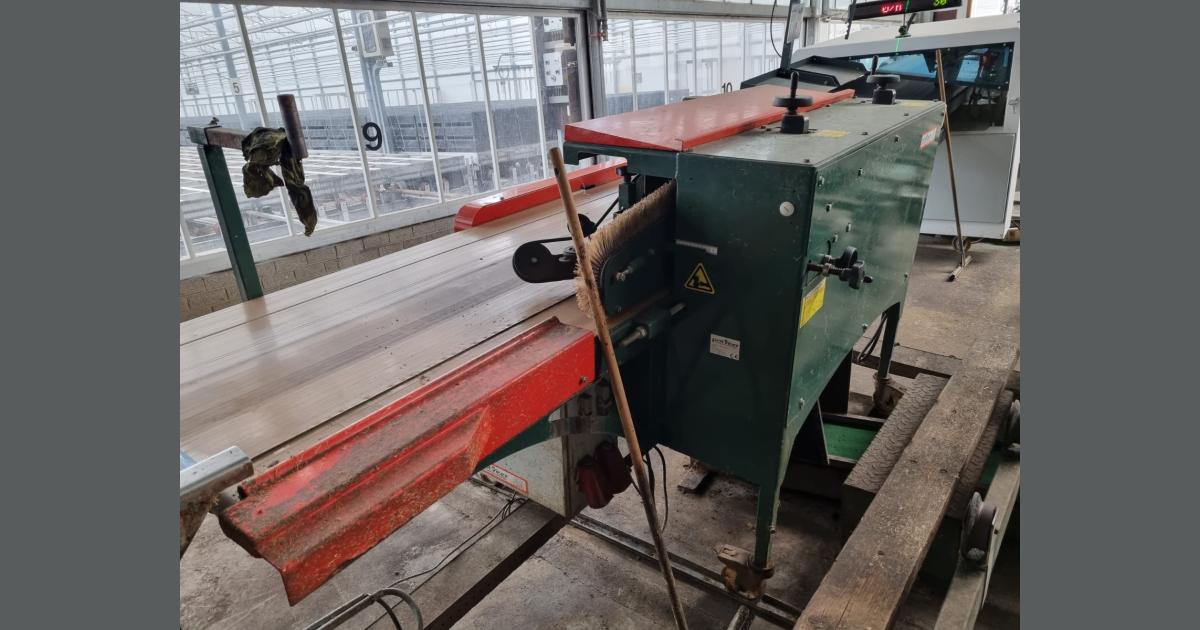Potveer debulbing machine for tulips • Duijndam Machines